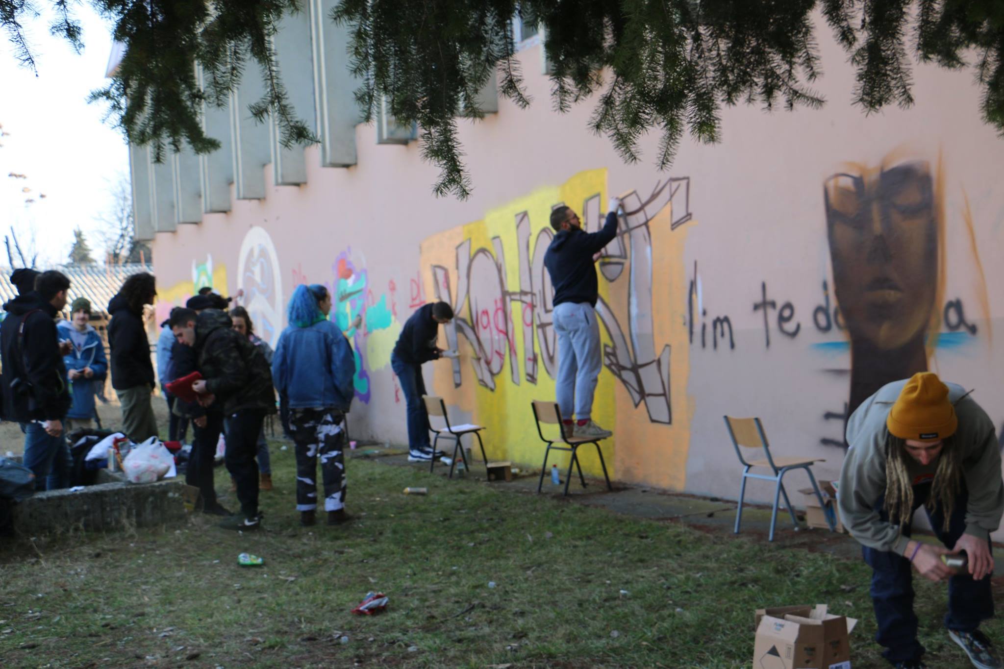[Фото] Графитите од #ПречкртајНасилство на ѕидот на ГУЦ