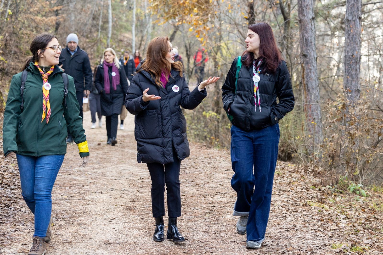 Над 500 млади од земјава учествуваа на иницијативата „Walk and Talk“ за ...